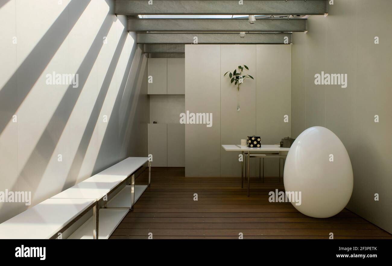 Traditionally Japanese sparsely furnished room Stock Photo - Alamy