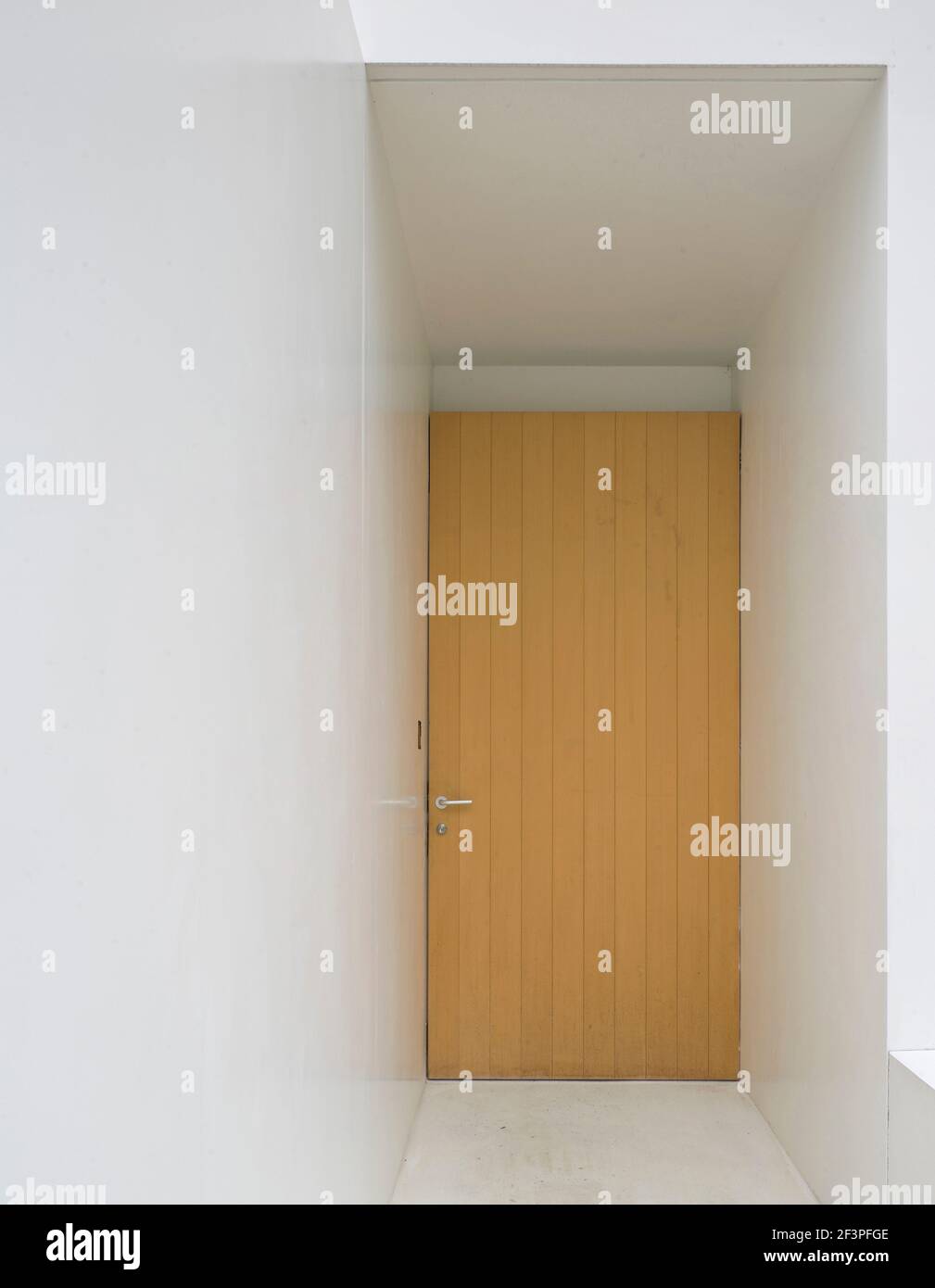Recessed entrance hi-res stock photography and images - Alamy