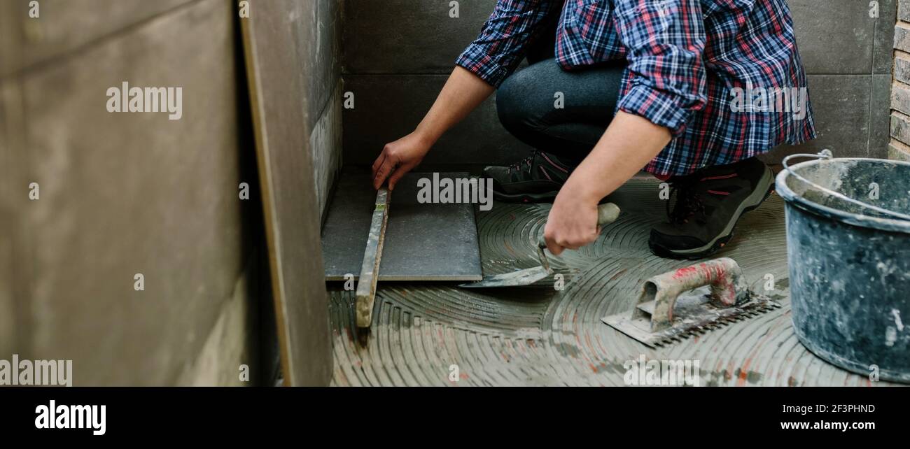 Woman bricklayer hi-res stock photography and images - Alamy