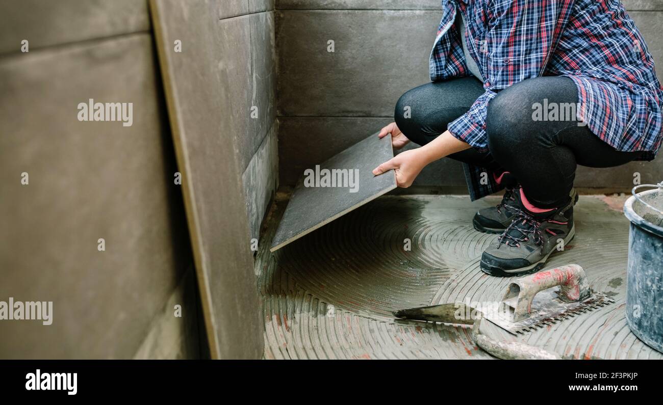 Installing floor tile hi-res stock photography and images - Alamy