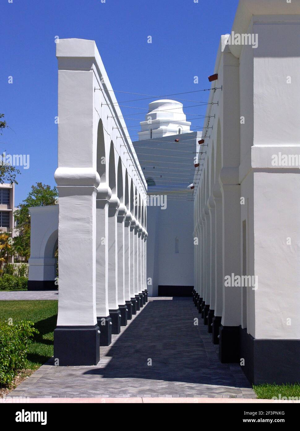 Jorge M. Perez Architecture Center, University of Miami, USA,Säulengang ...