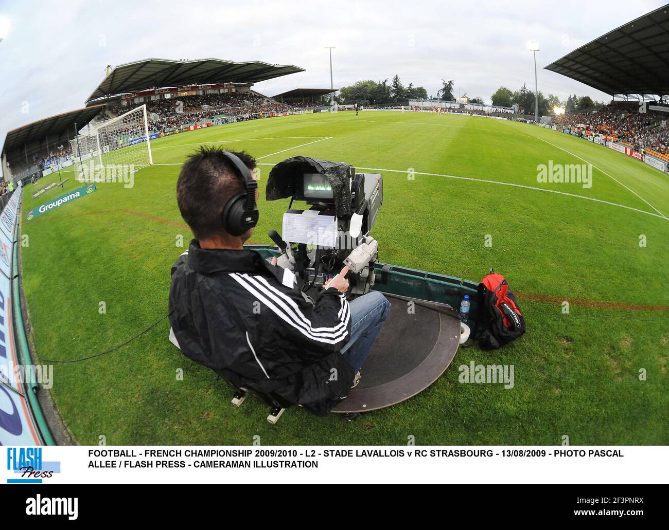 Camera flash stadium hi-res stock photography and images - Alamy