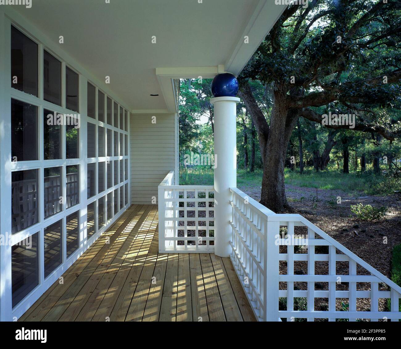Veranda haus hi-res stock photography and images - Alamy