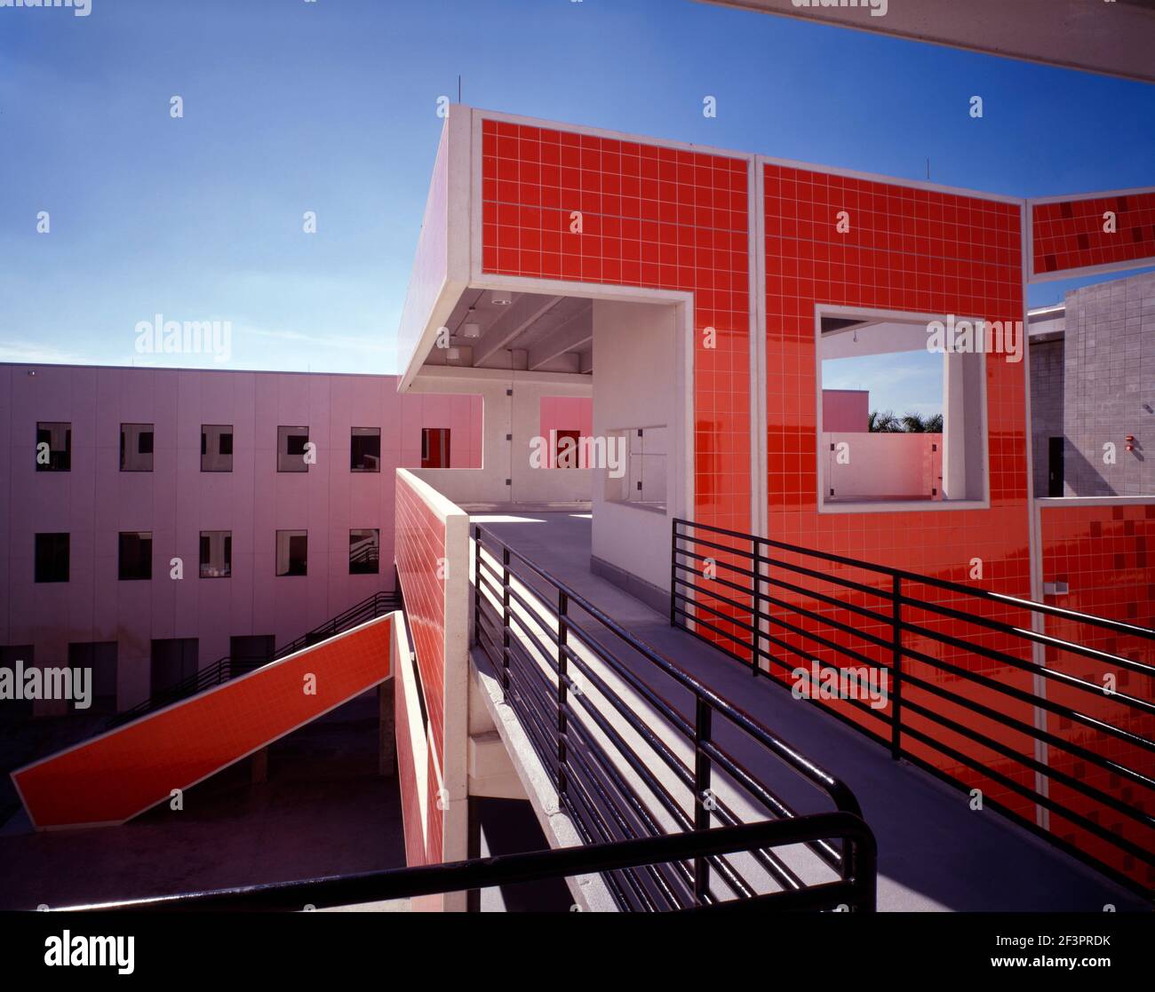 Fiu school of architecture miami hi-res stock photography and images ...