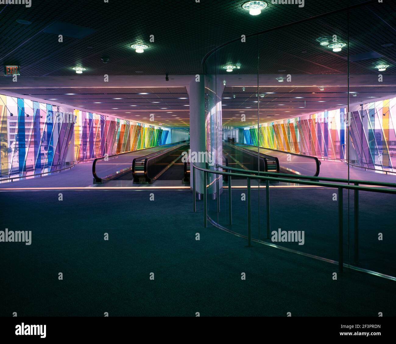 Harmonic runway miami international airport hi-res stock photography ...