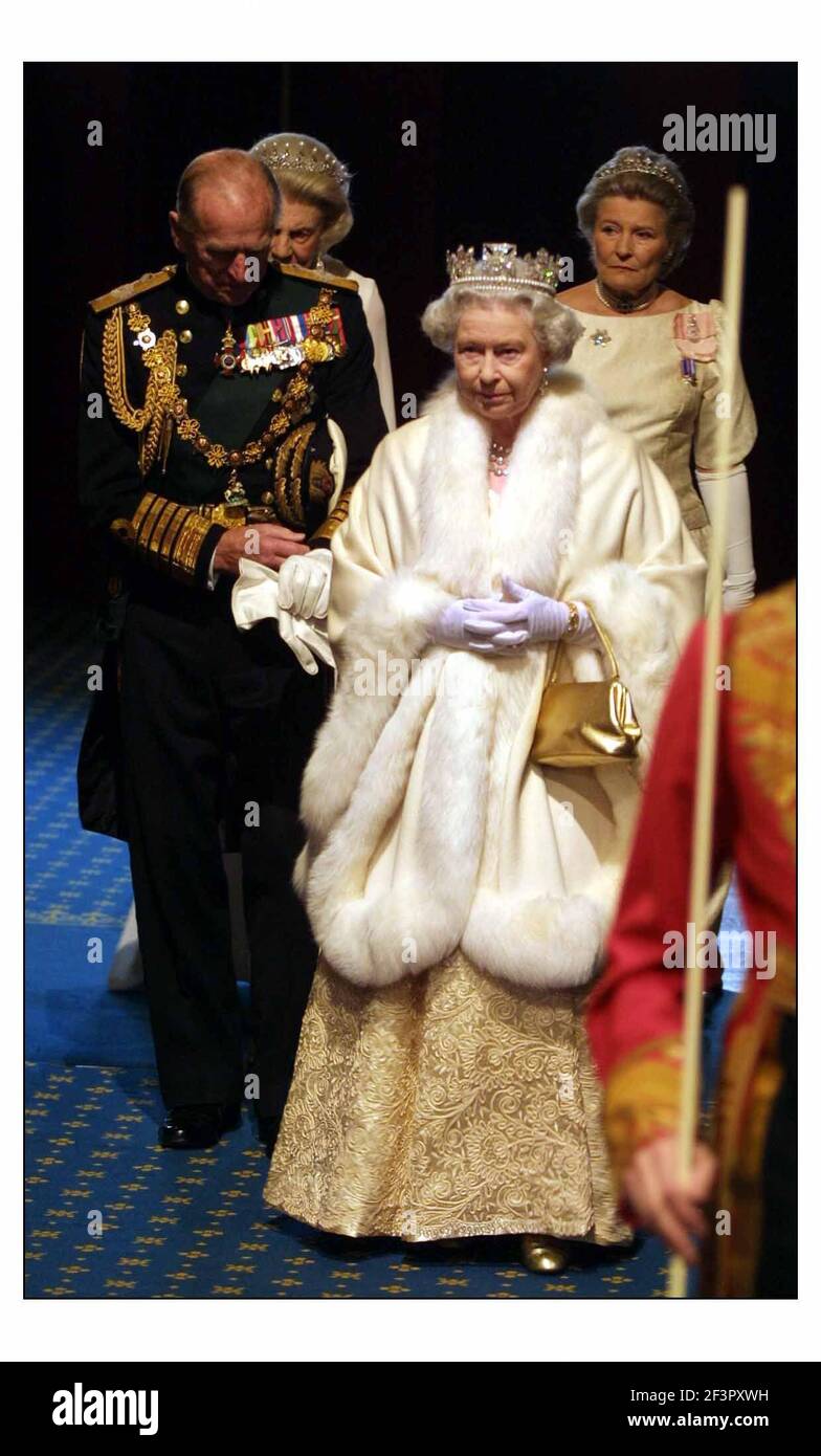 Queen parliament speech 2002 hi-res stock photography and images - Alamy
