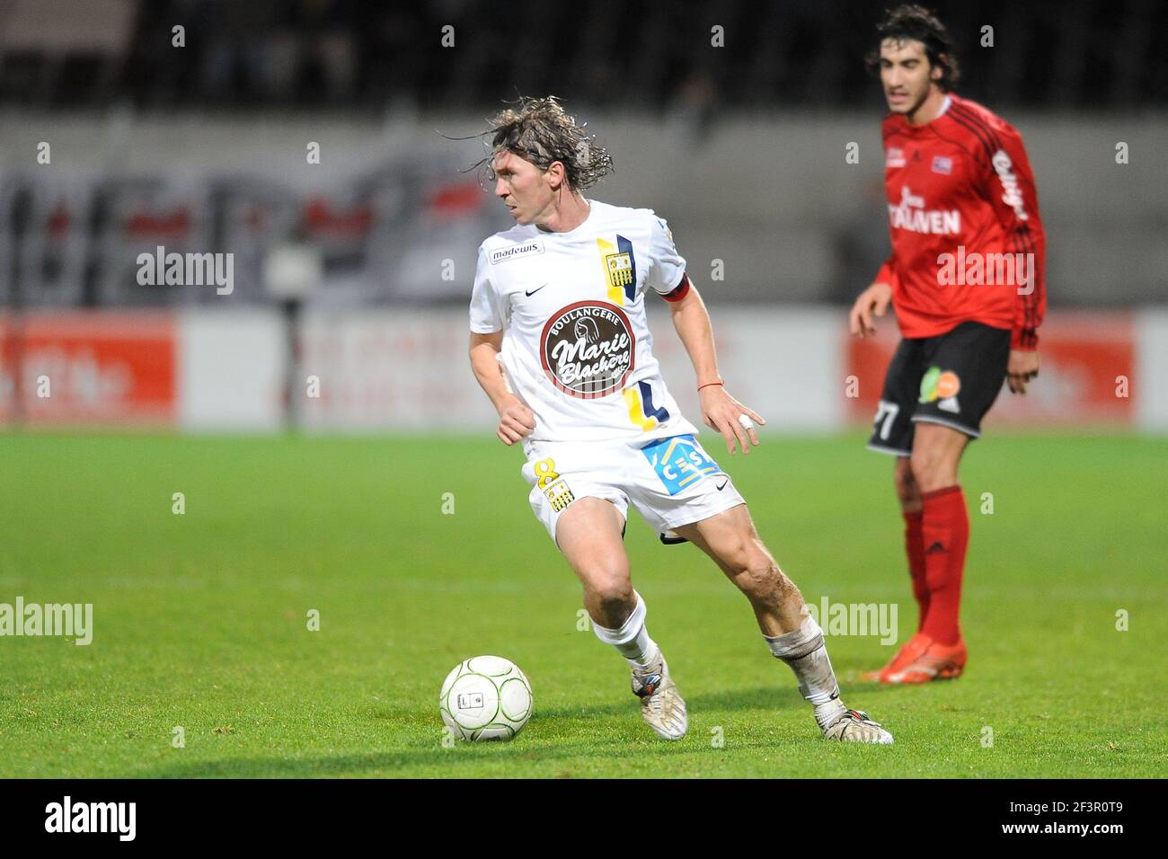 FOOTBALL - FRENCH CHAMPIONSHIP 2009/2010 - L2 - EA GUINGAMP v ARLES ...
