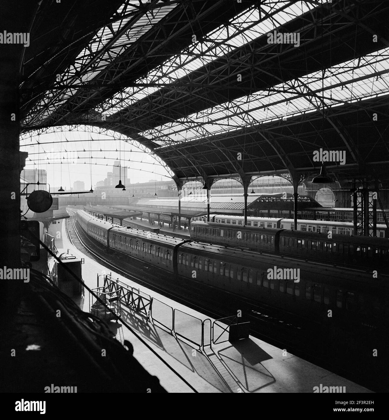 Victoria railway station Black and White Stock Photos & Images - Alamy