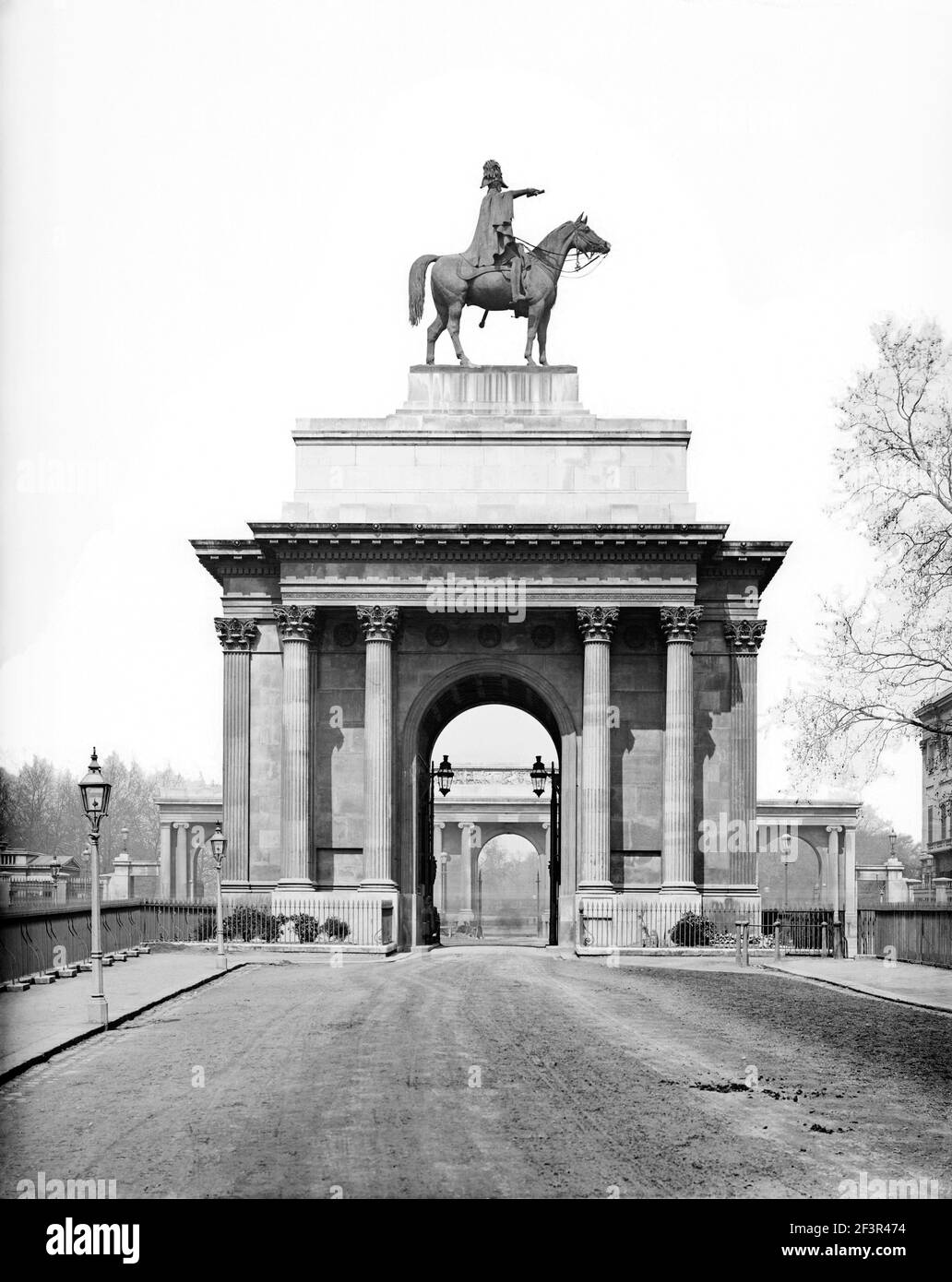 DUKE OF WELLINGTON STATUE, Wellington Arch, Hyde Park Corner, London. A ...