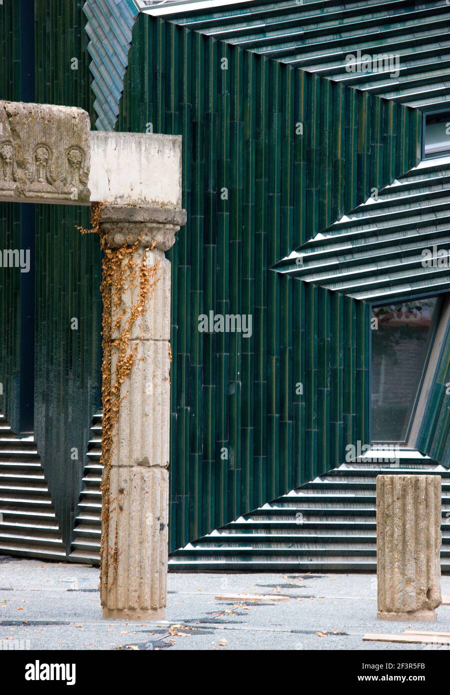 Burnt columns hi-res stock photography and images - Alamy