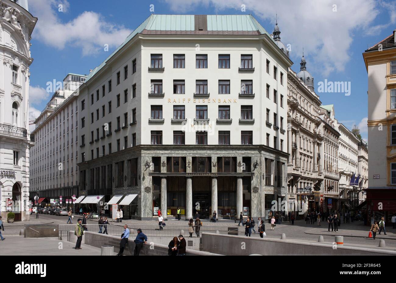 Marble columns and facade with upper floors in plaster, Loos House ...
