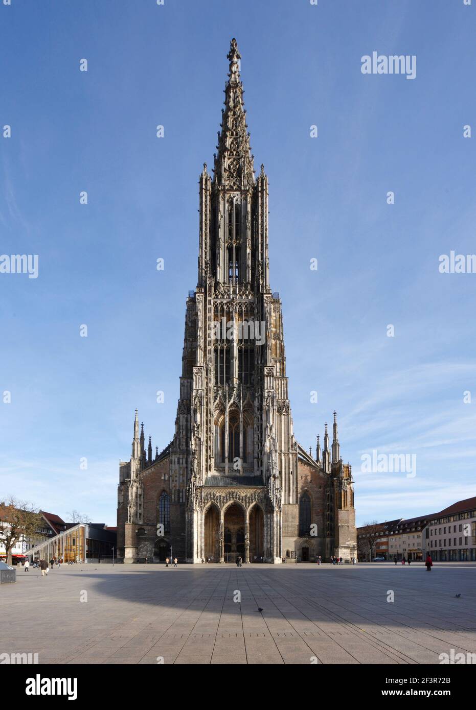 Paved square in front of Ulm Minster, the tallest church in the world ...