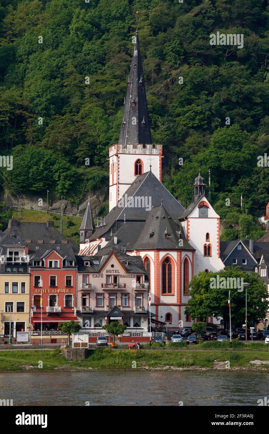 Blick von Osten ¸ber den Rhein, Sankt Goar, evangelische Stiftskirche ...