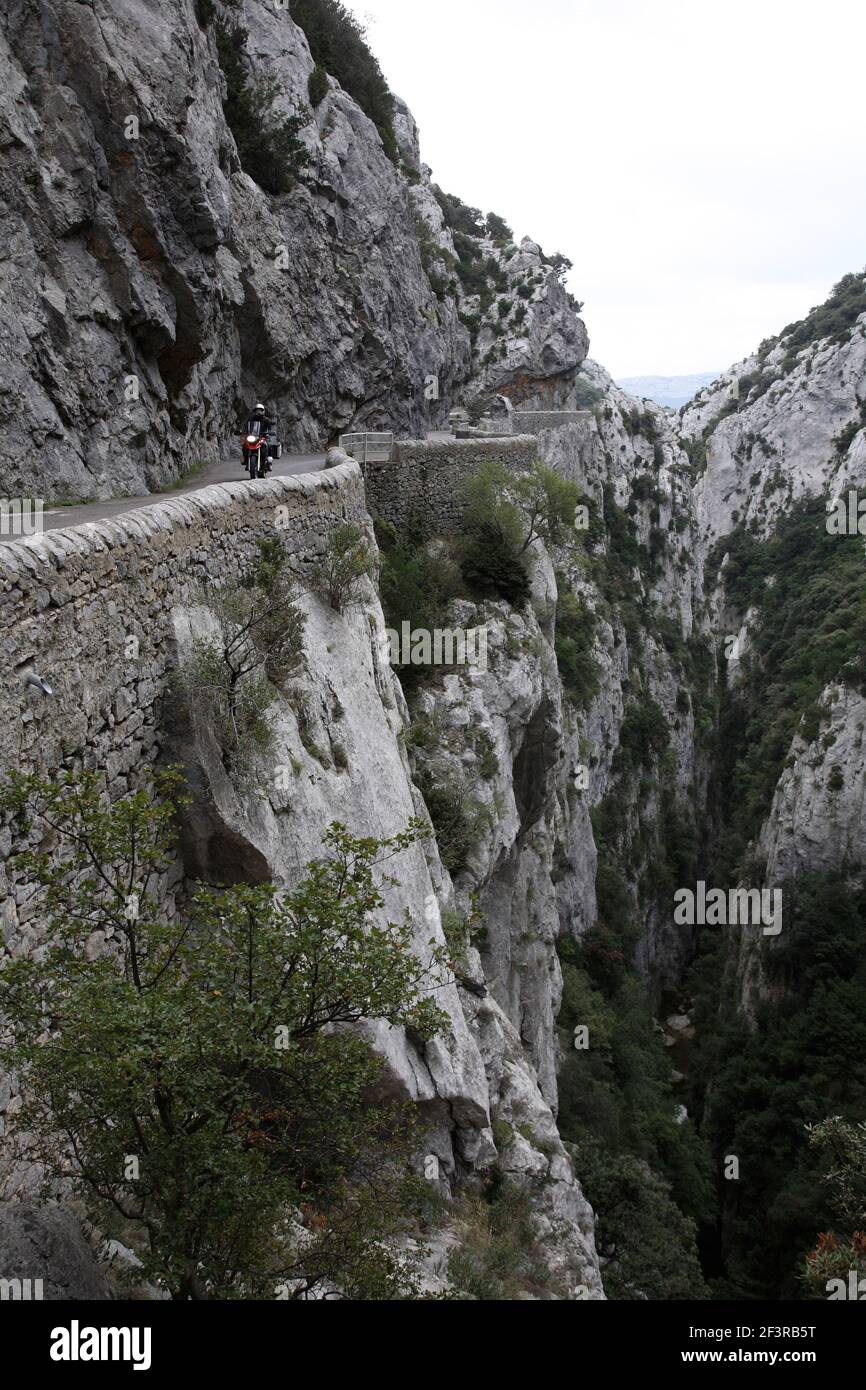 Narrow passage between the rocks hi-res stock photography and images ...