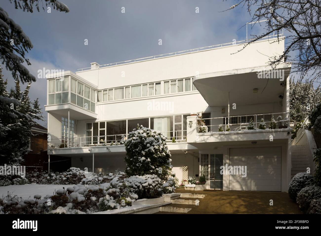 Sun House, 9 Frognal Way, Hampstead, built by Maxwell Fry in 1934 ...