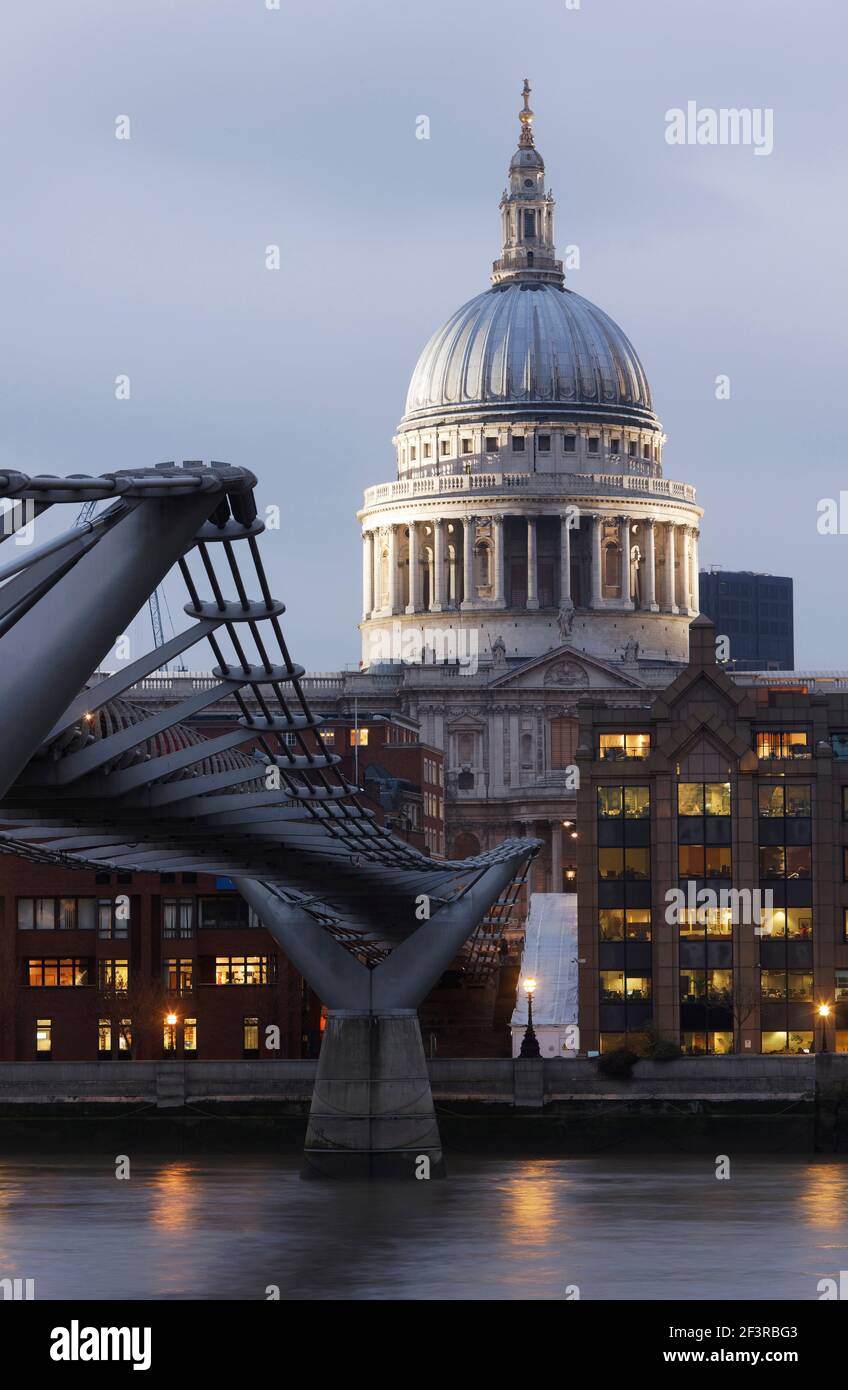 Supporting structure of Millennium Bridge as it angles in to St Paul's ...