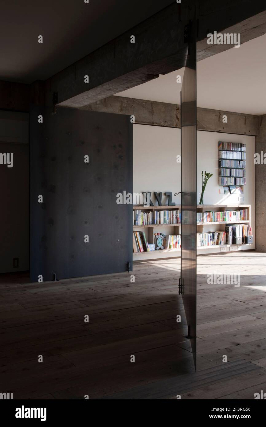 Rotating partition hi-res stock photography and images - Alamy