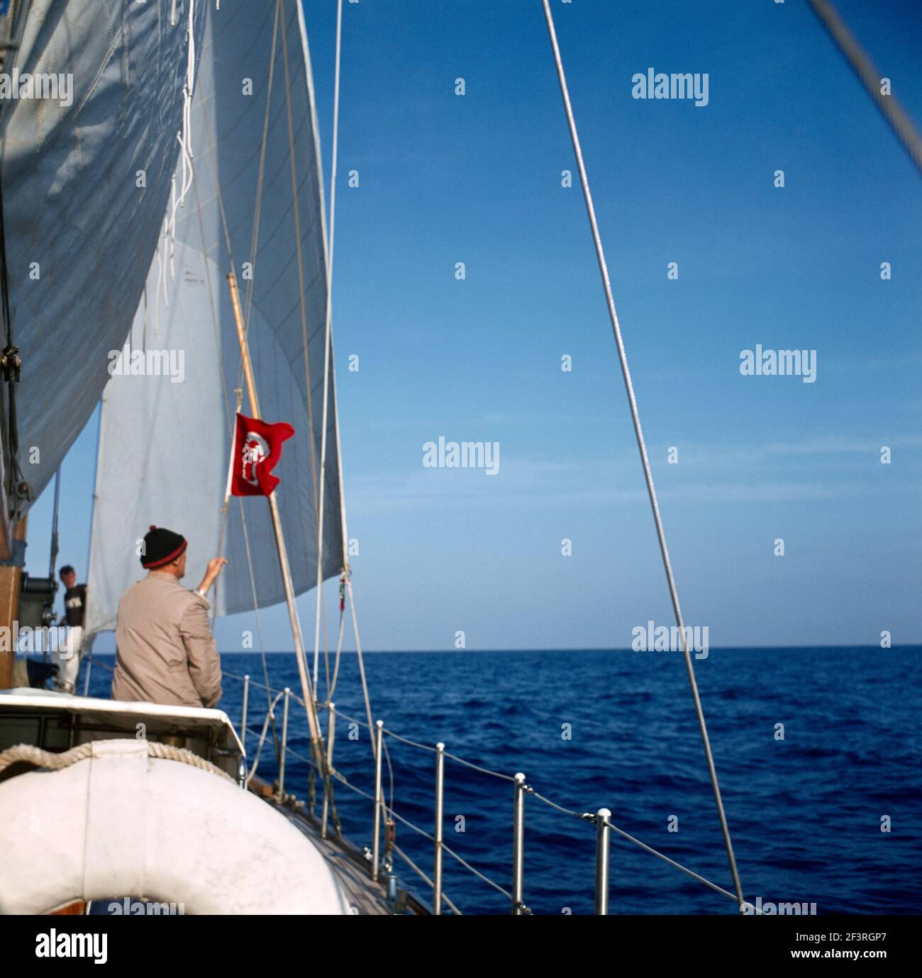 Hoisting the sail hi-res stock photography and images - Alamy