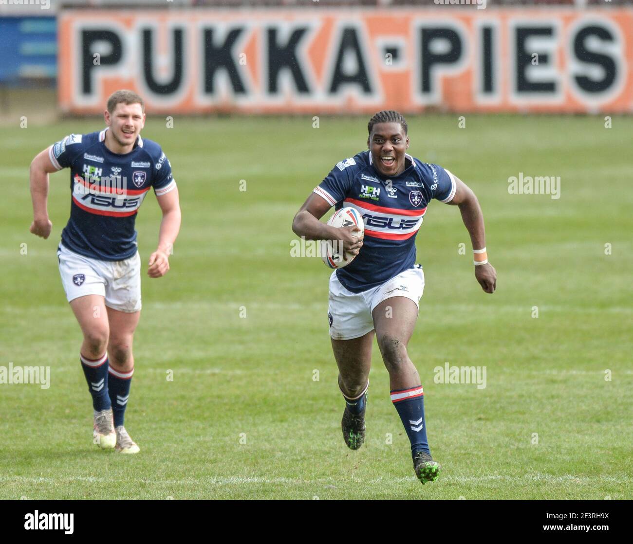 Wakefield Trinity's Sam Eseh in action during the game Stock Photo - Alamy