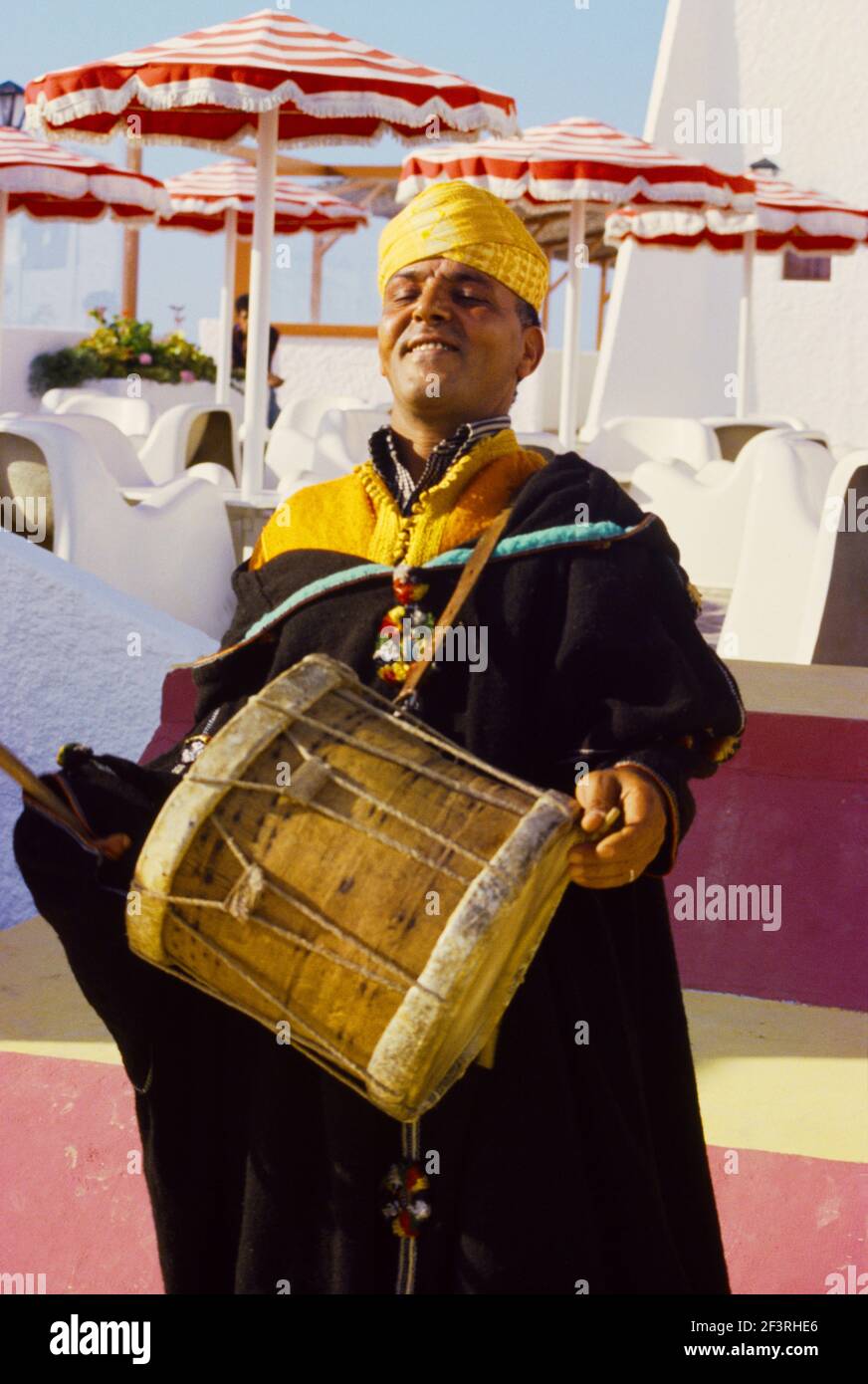 Man drummer drumming drum hi-res stock photography and images - Alamy