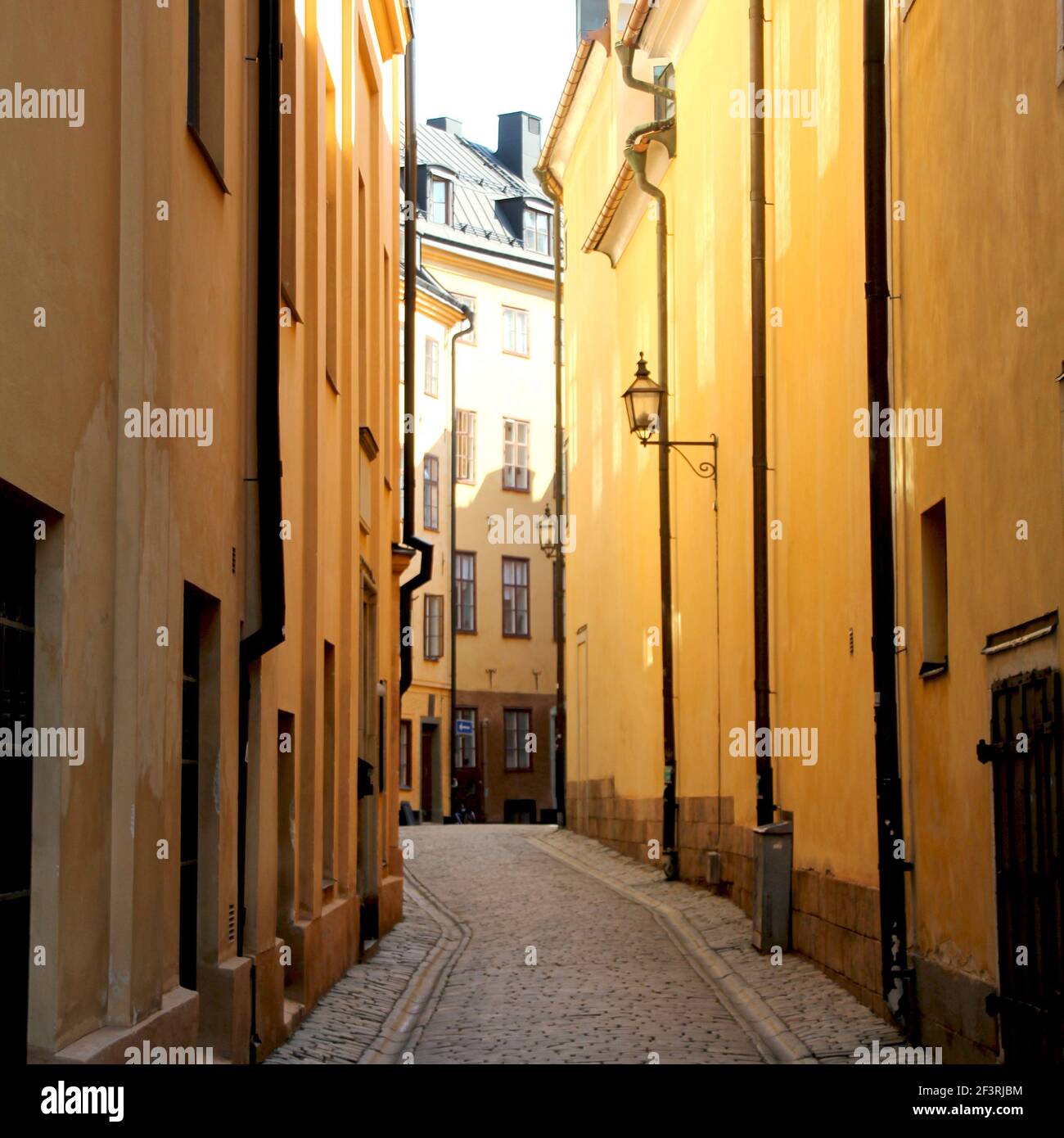 Ancient narrow houses hi-res stock photography and images - Alamy