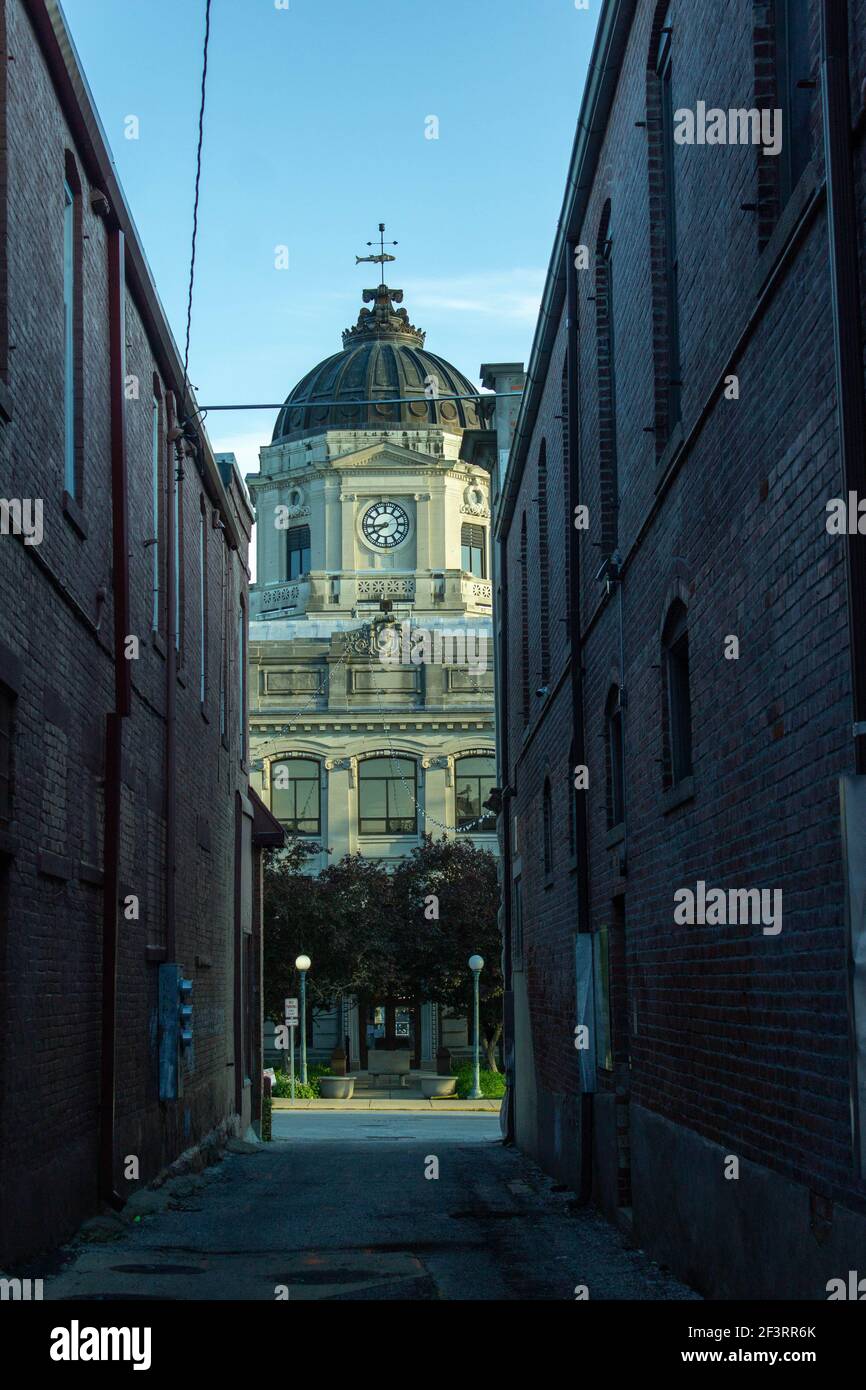 Downtown bloomington indiana hi-res stock photography and images - Alamy