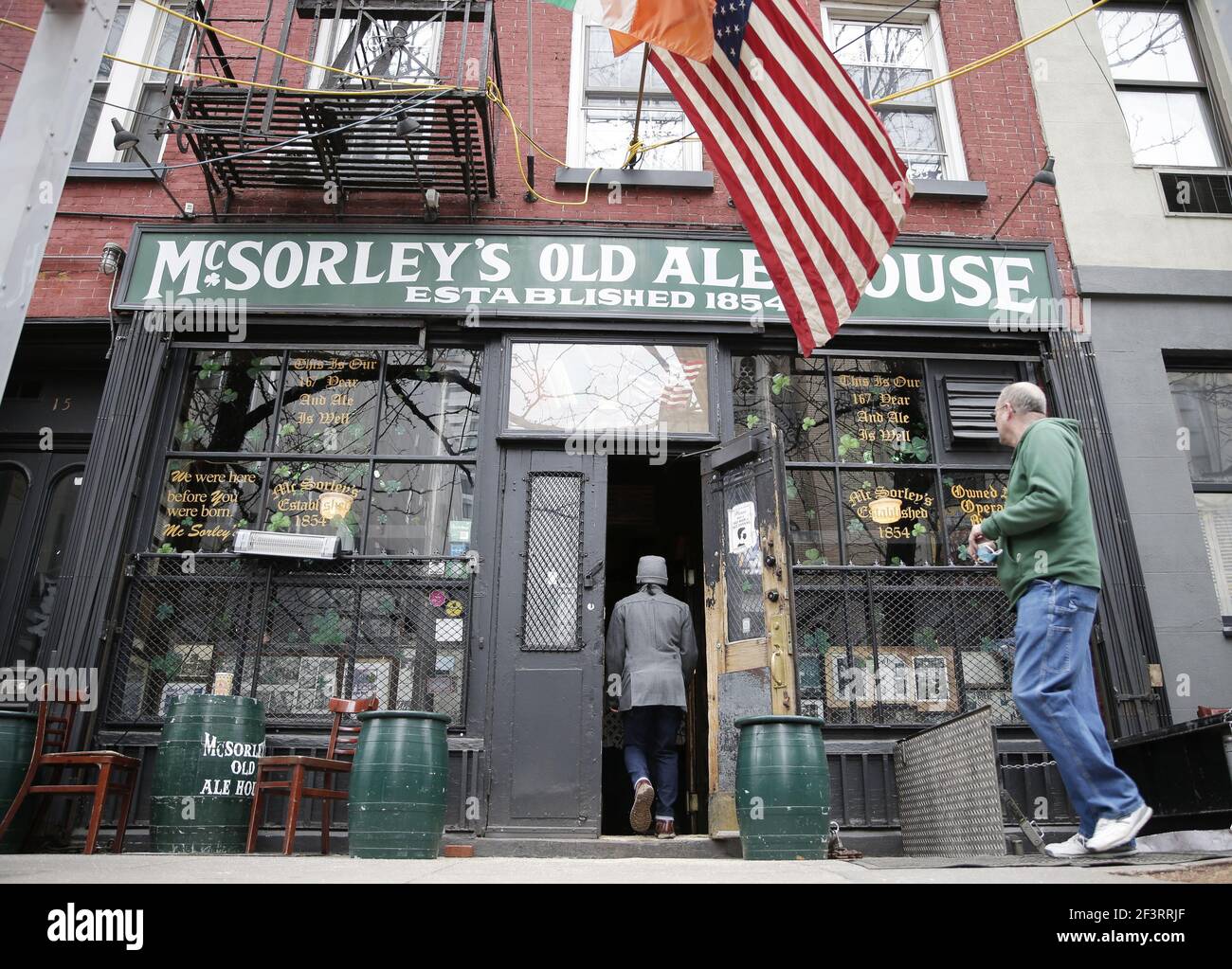 Mcsorleys old ale house hi-res stock photography and images - Alamy