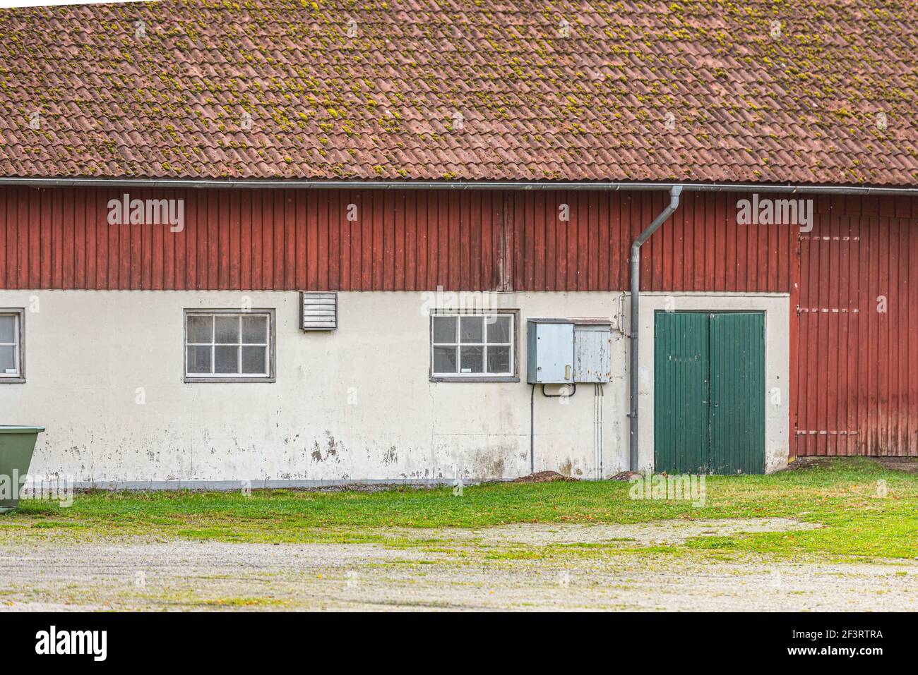 One side of an old barn Stock Photo - Alamy