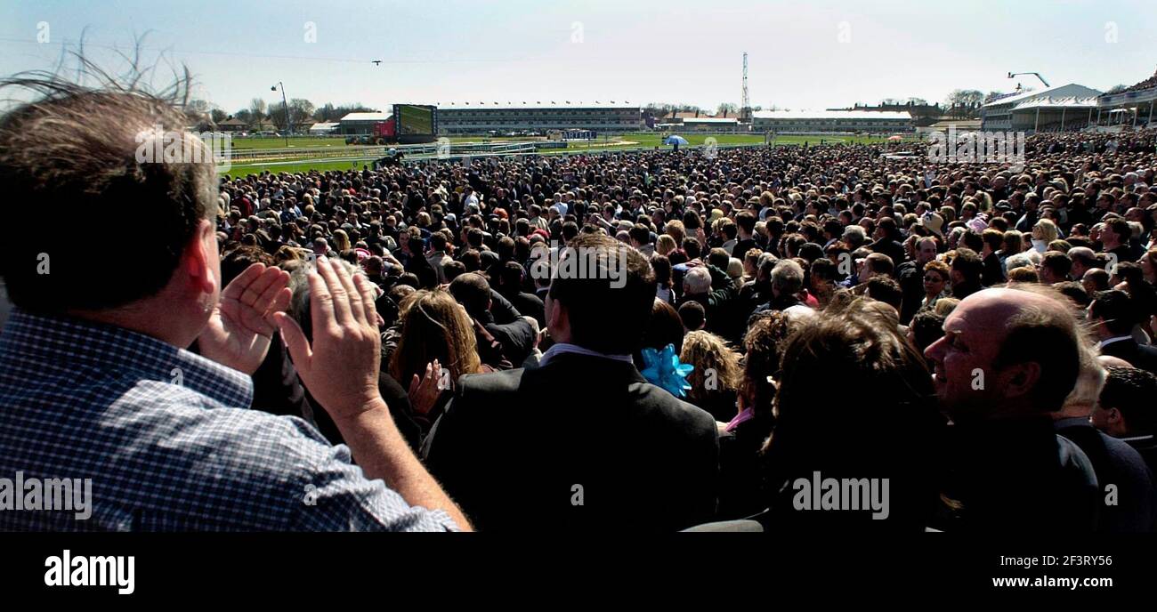 Grand national 2002 hi-res stock photography and images - Alamy