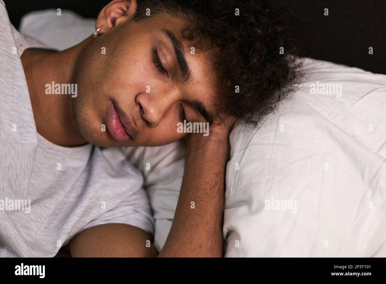 Guy sleeping hi-res stock photography and images - Alamy