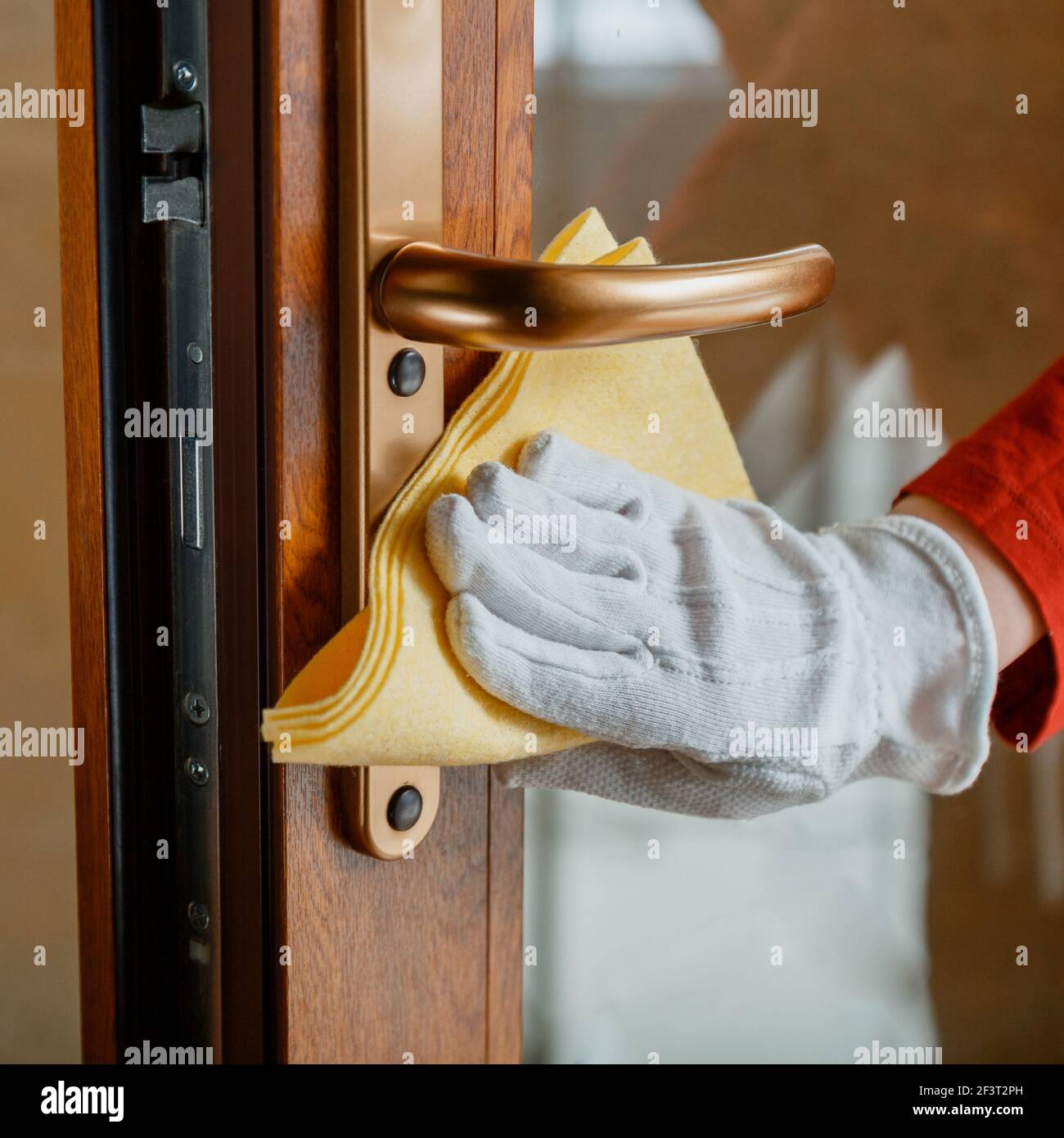 Disinfection cleaning hi-res stock photography and images - Alamy