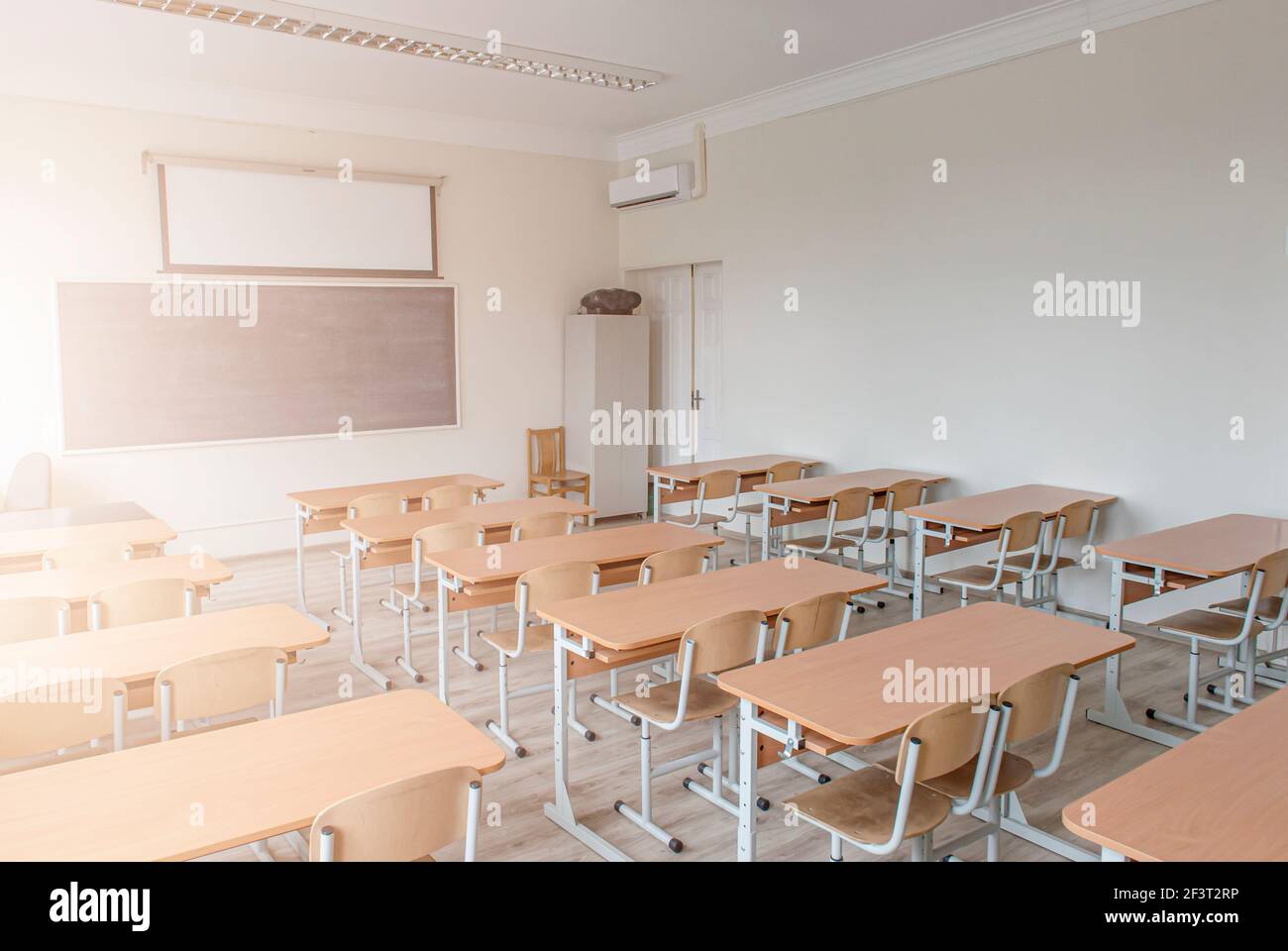 Zoom classroom hi-res stock photography and images - Alamy