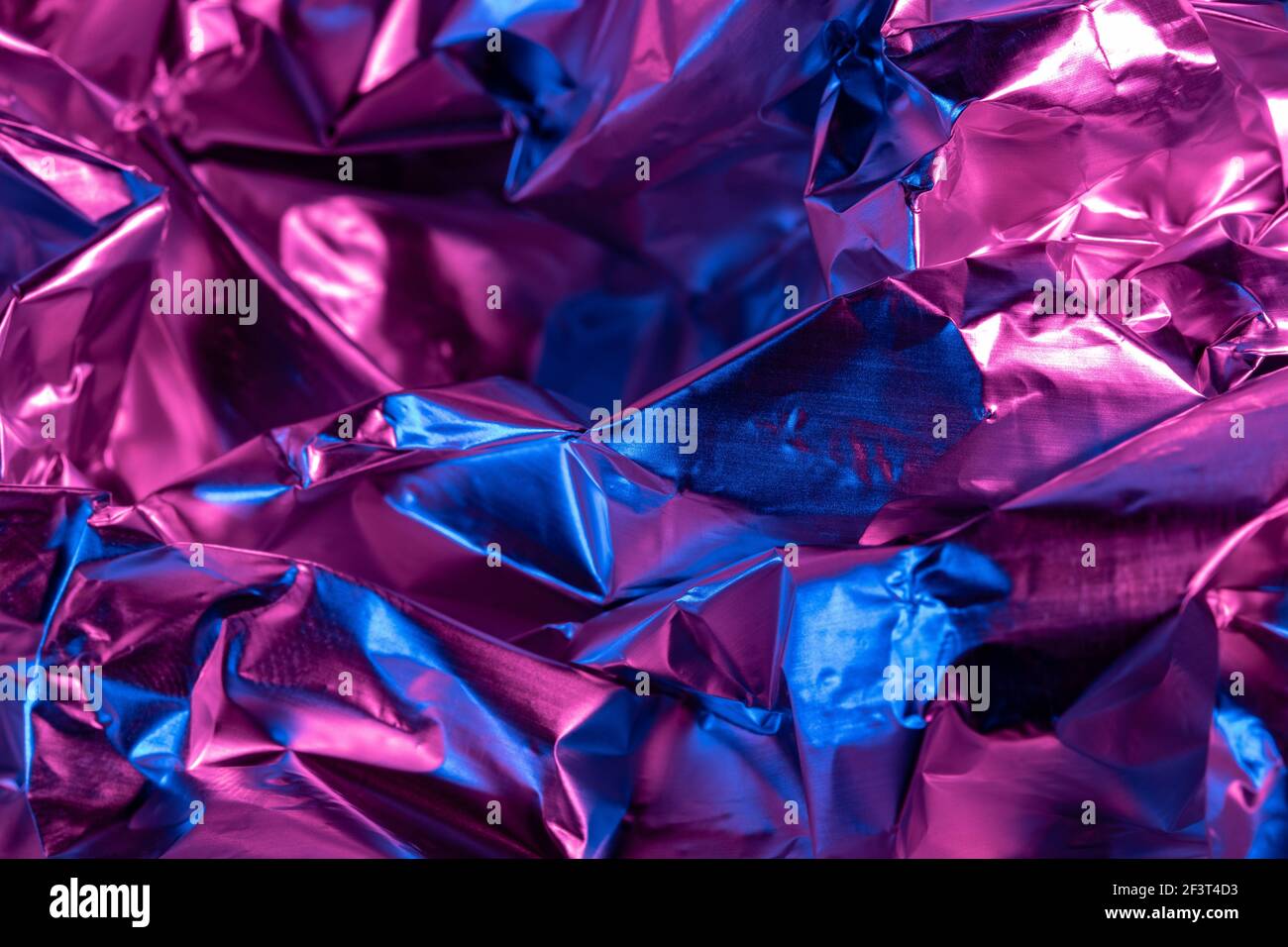 Crumpled tinfoil hi-res stock photography and images - Alamy