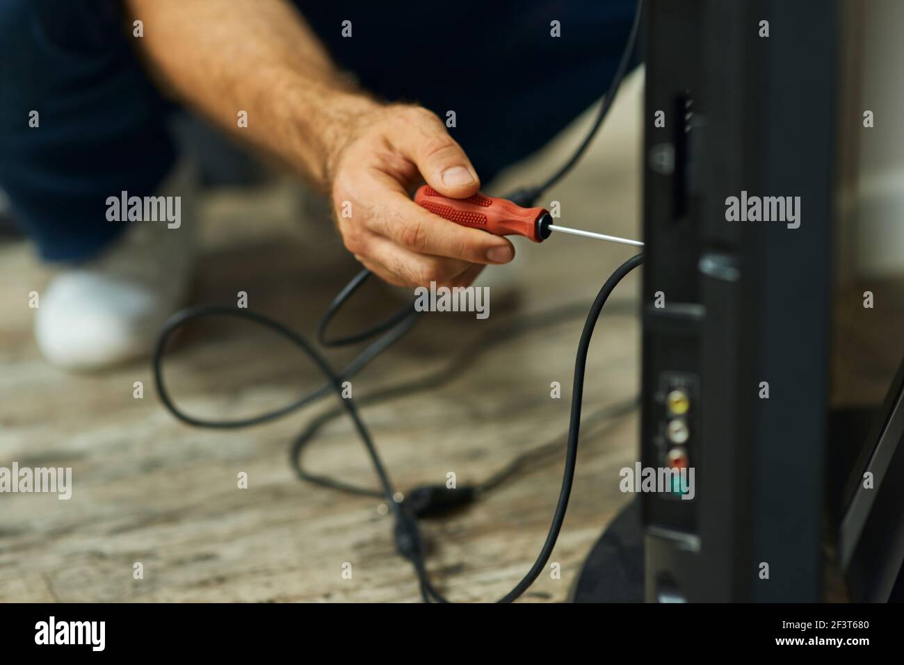 Technician repairing tv set hi-res stock photography and images - Alamy