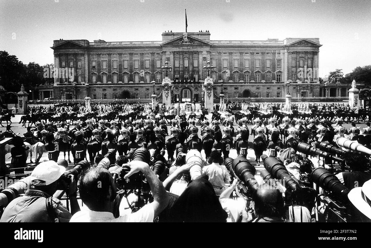 Queen Army Trooping the Colour Procession Buckingham Palacedbase Stock ...