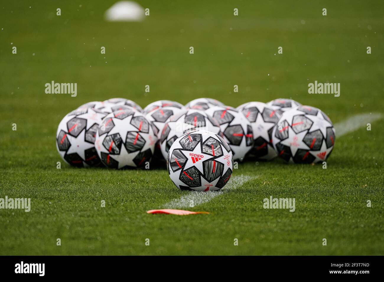 Fc bayern munich champions league hi-res stock photography and images ...