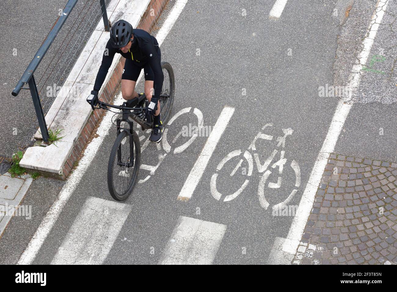 Which has seen her cycle hi-res stock photography and images - Alamy