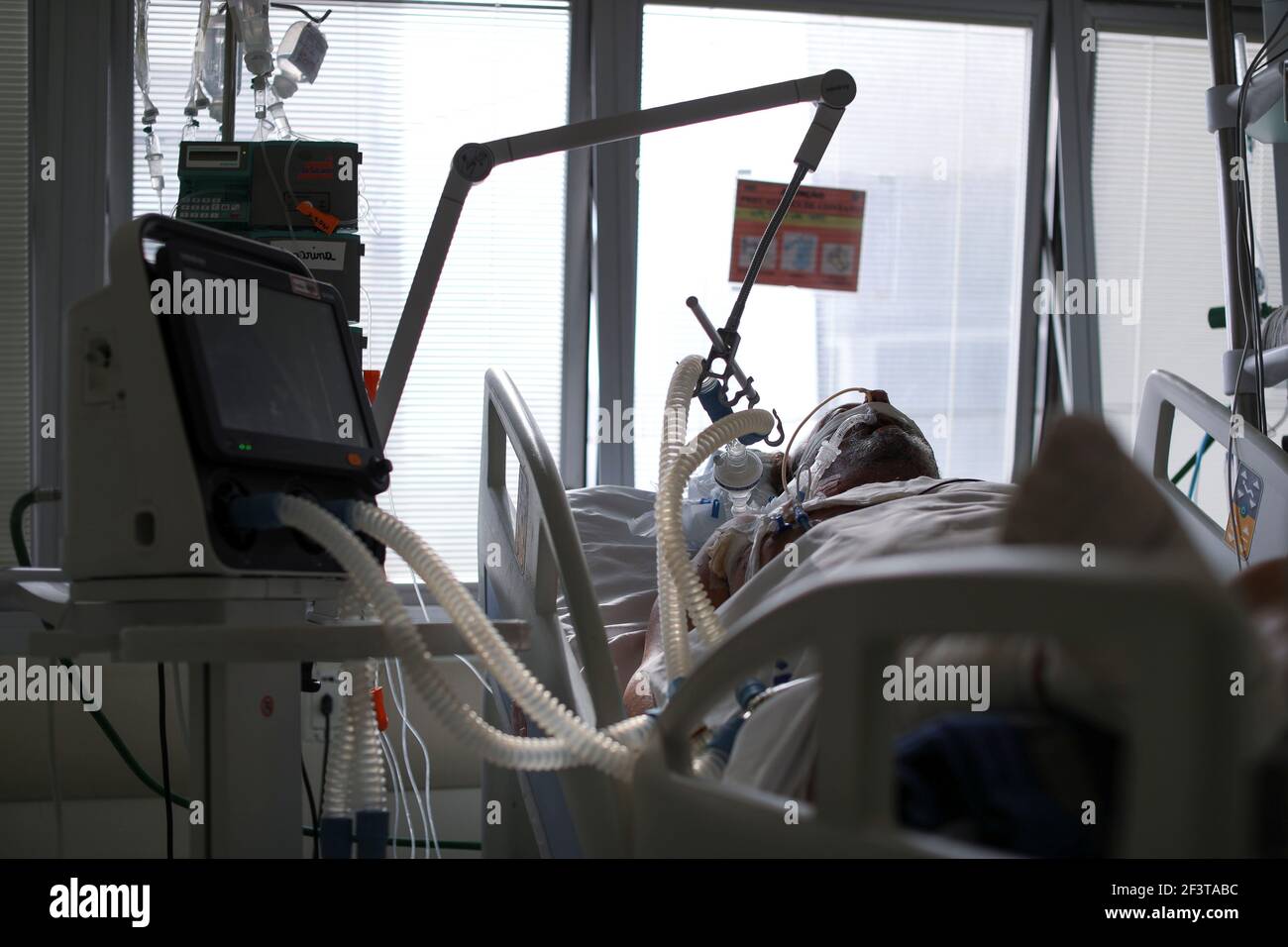 Covid hospital icu america hi-res stock photography and images - Alamy