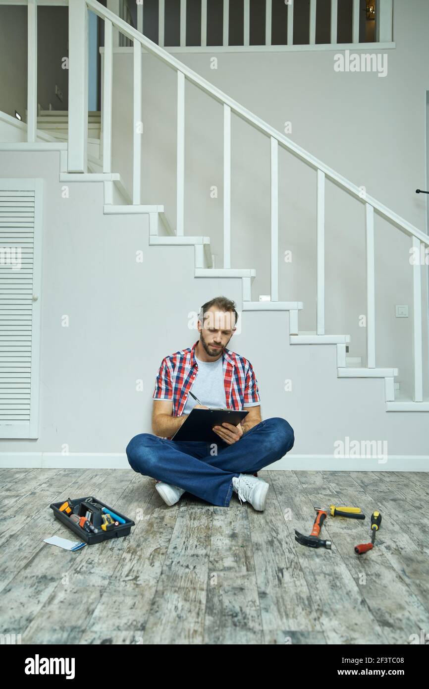 Busy handyman hi-res stock photography and images - Alamy