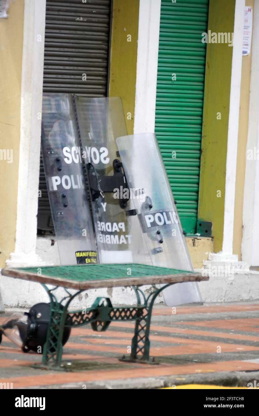 Riot shield hi-res stock photography and images - Alamy