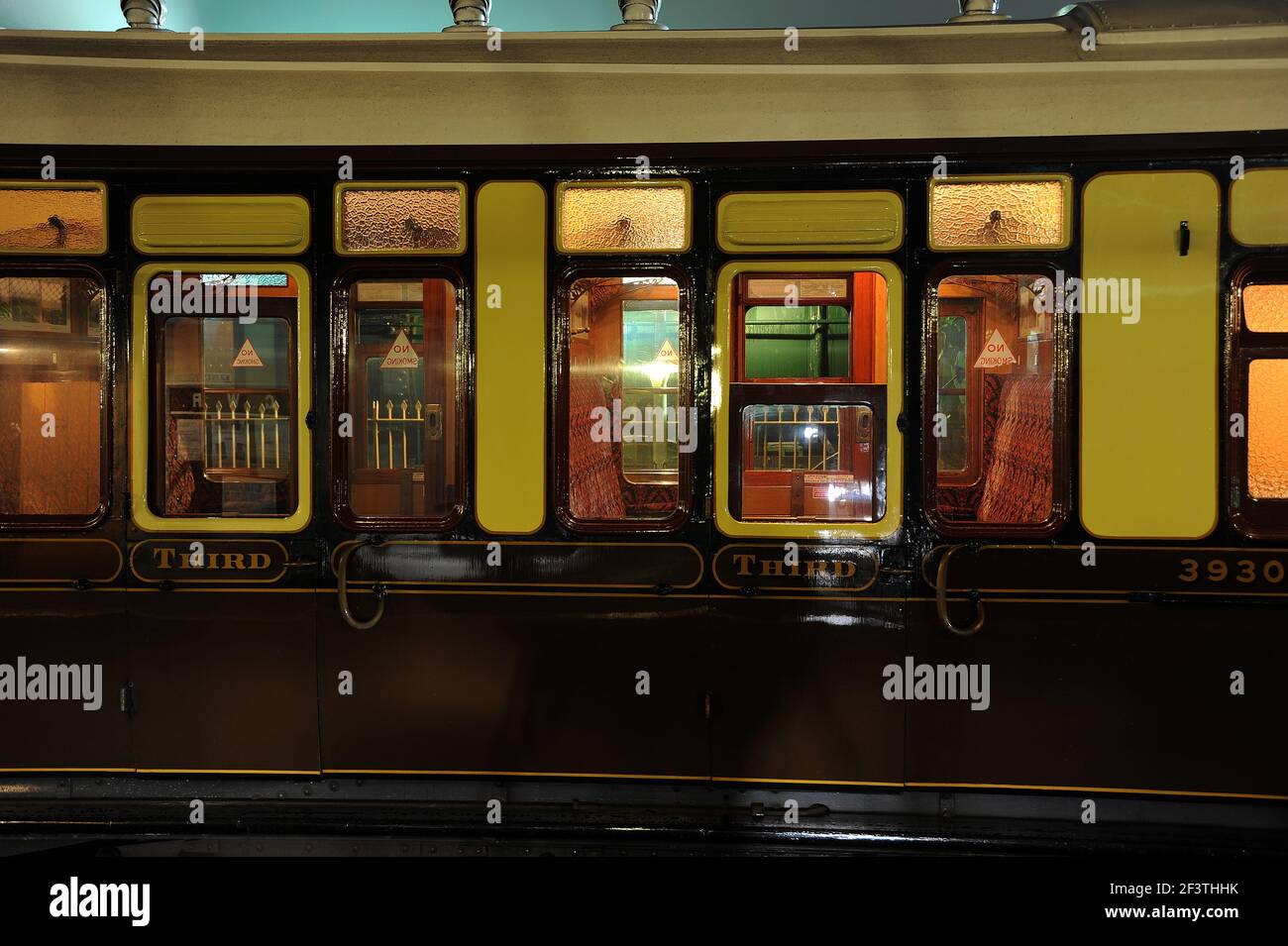 Great Western coach in Bridgnorth Station Stock Photo - Alamy