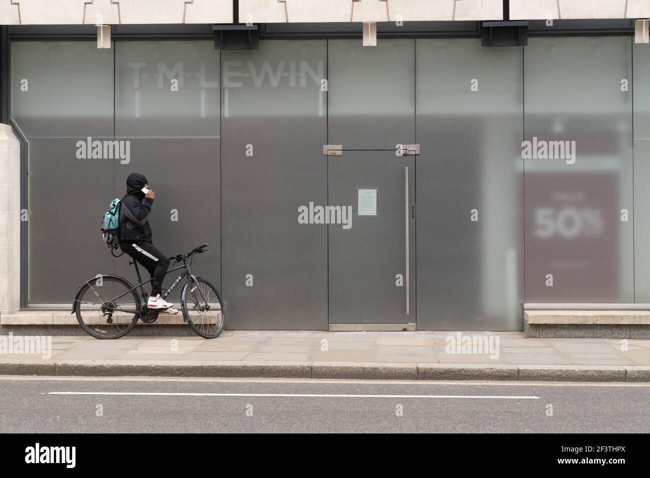 Deliveroo driver hi-res stock photography and images - Alamy