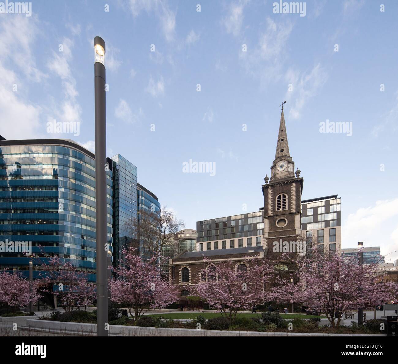 Landmark aldgate hi-res stock photography and images - Alamy