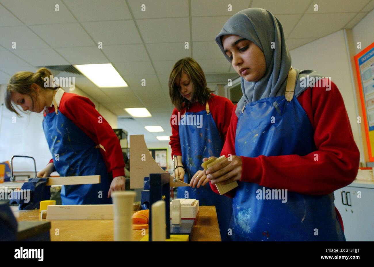 CLASSES AT HE SELLY PARK TECHNOLOGY COLLEGE IN BIRMINGHAM.17/1/05 TOM ...