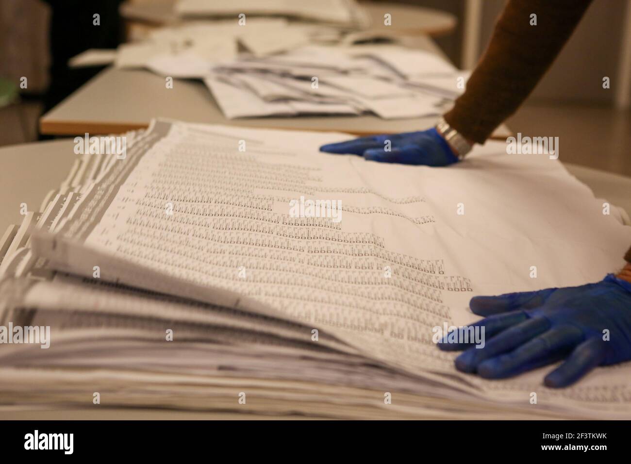 Duiven hi-res stock photography and images - Alamy