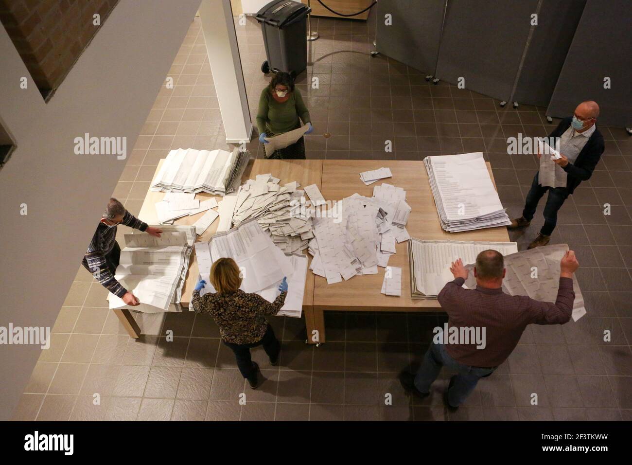 Duiven hi-res stock photography and images - Alamy