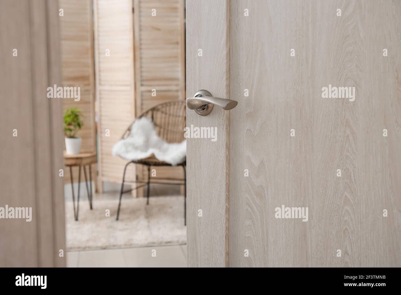 View through screen door hi-res stock photography and images - Alamy