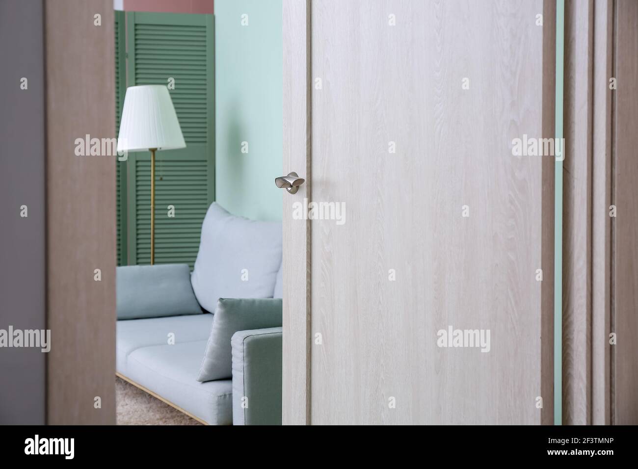 View through screen door hi-res stock photography and images - Alamy