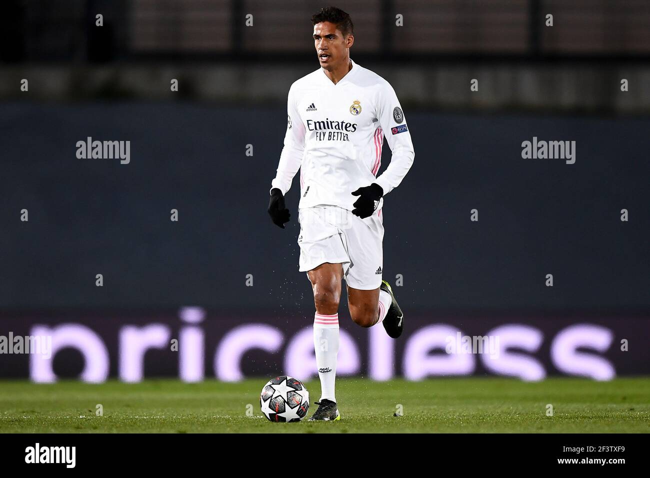 Raphael varane action hi-res stock photography and images - Alamy