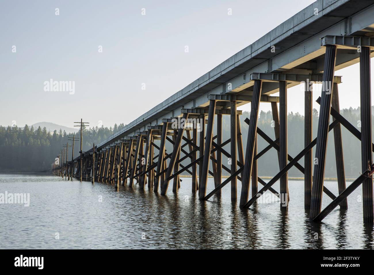 Cement railroad bridge hi-res stock photography and images - Alamy